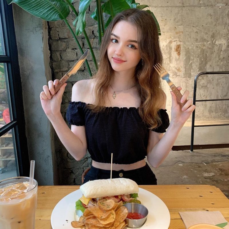 Elina Karimova Official Website - Vlogger, Influencer And Creator